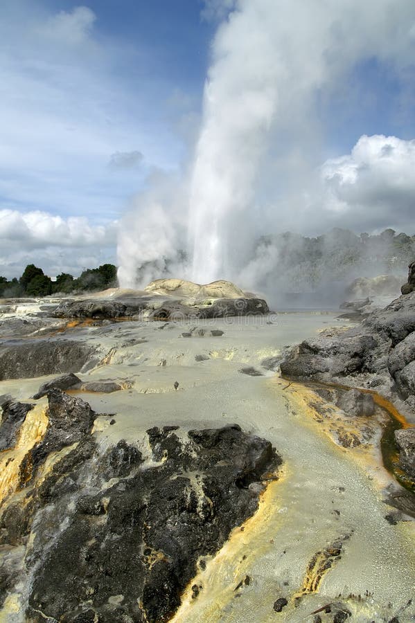 Geiser stock afbeelding. Image of reis, hydrothermaal - 2764095