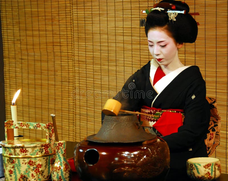 Geisha tea ceremony editorial stock image. Image of makeup - 41979409