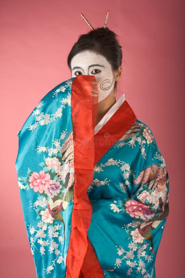 Geisha dans le yukata photo stock. Image du brun, costume - 4878716