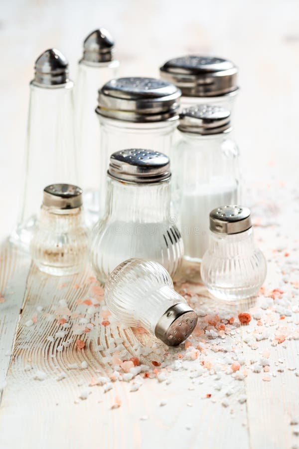 Gejodeerd Zout in Zoute Schudbeker Met Verschillende Types Van Zout ...