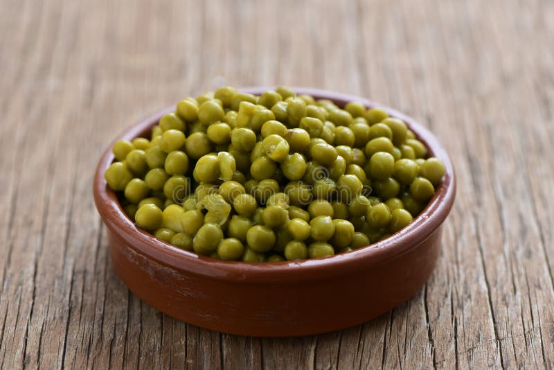 Gekochte Erbsen stockbild. Bild von gekocht, teller, erbsen - 83373025