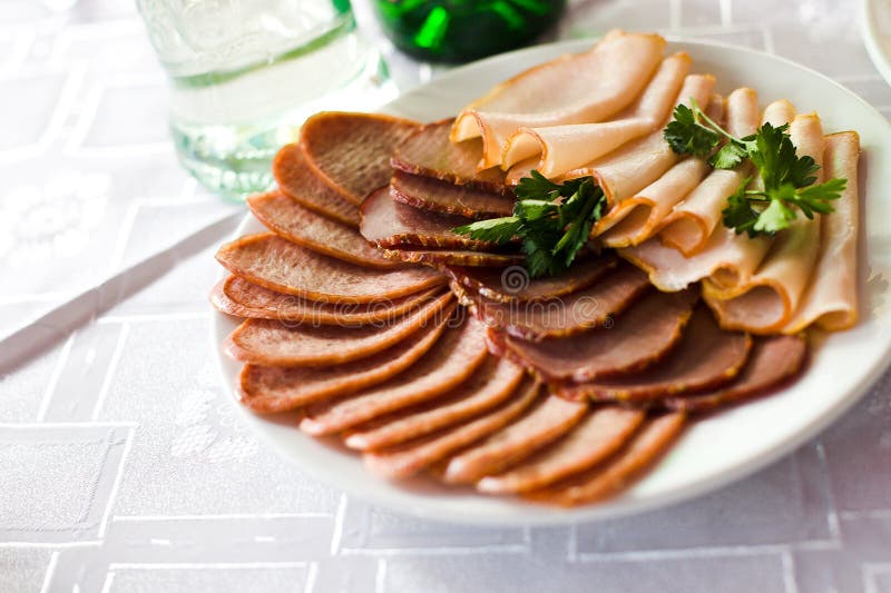 Gekookt vlees stock foto. Image of maaltijd, groen, vlees - 16117424