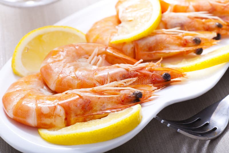 Gekookte garnalen stock foto. Image of eten, gekookt - 26512526