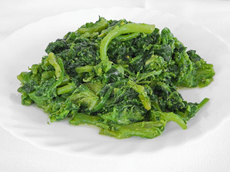 Gekookte Rapen Op Witte Schotel. Stock Afbeelding - Image of ...