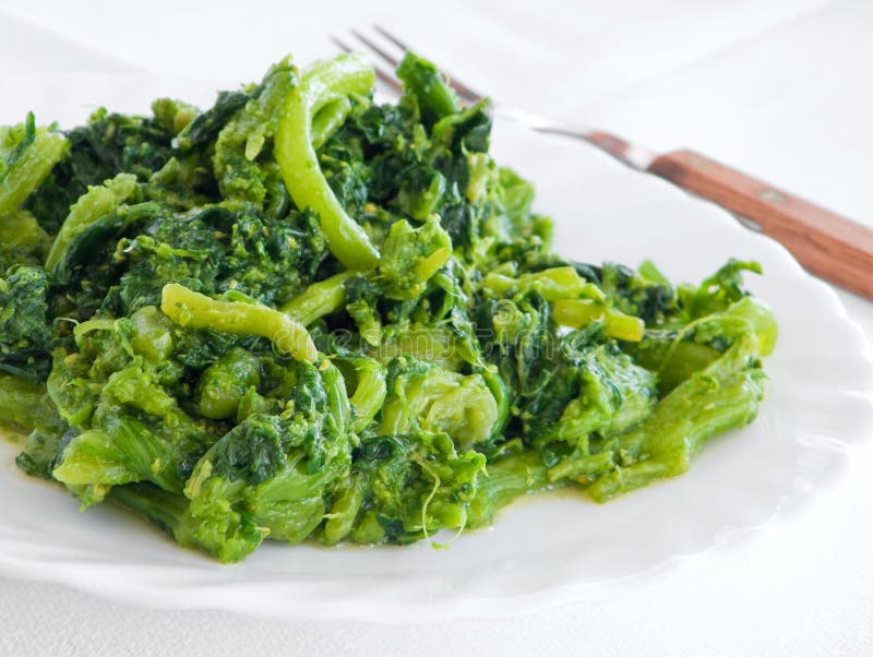 Gekookte Rapen Op Witte Schotel. Stock Afbeelding - Image of ...