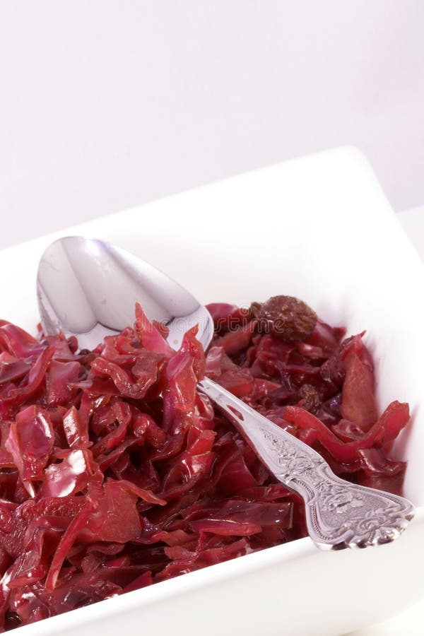 Gekookte rode kool stock afbeelding. Image of eten, specerij - 2056445
