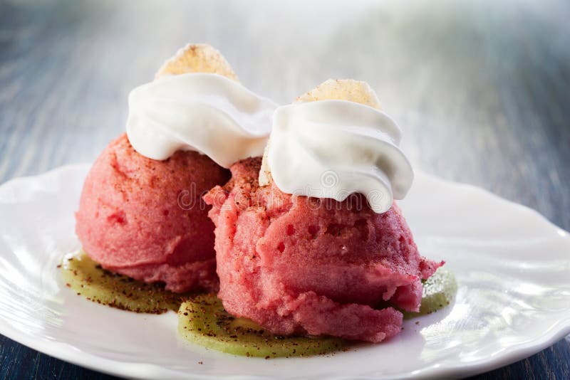 Gelado misturado imagem de stock. Imagem de frutas, congelado - 31664939