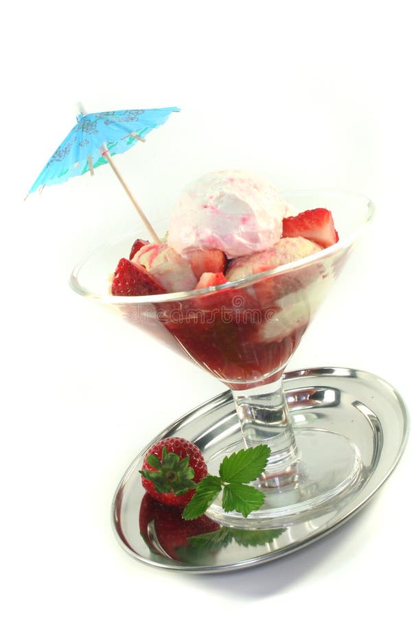 Gelato della fragola fotografia stock. Immagine di ciotola - 14085010 Gelato della fragola fotografia stock. Immagine di ciotola - 14085010