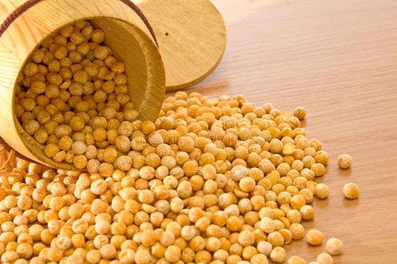 Gelbe Erbsen. stockfoto. Bild von nave, bewirtschaften - 13696634