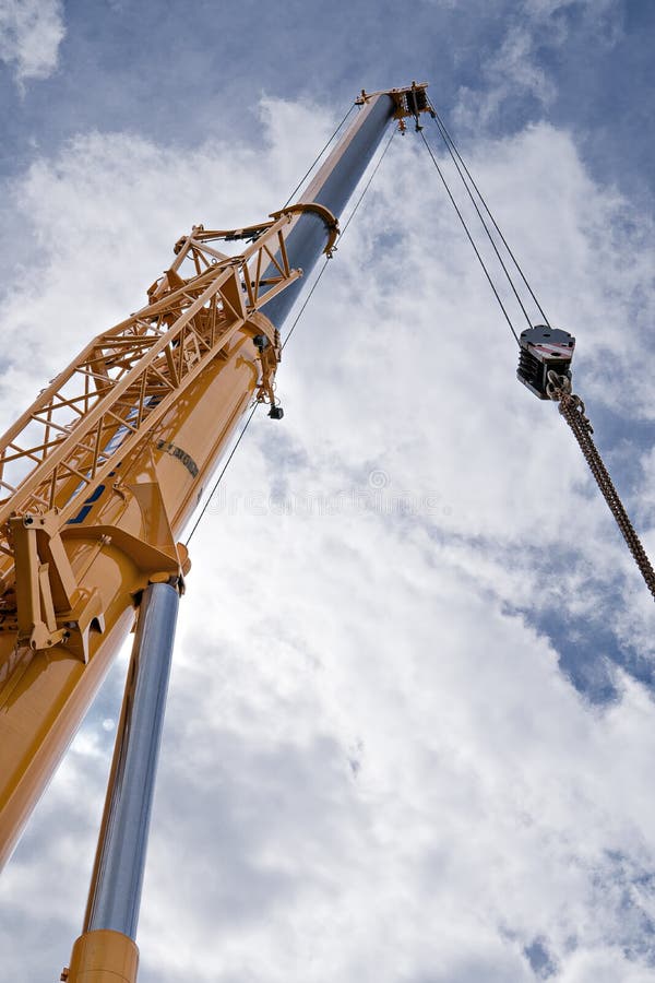 LKW-Kran Und Gelbe Struktur Stockbild - Bild von lieferung, industrie ...