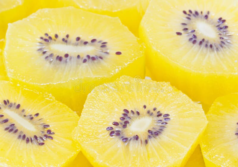 Gelber Kiwi Fruit Sliced. stockfoto. Bild von frucht - 34260976