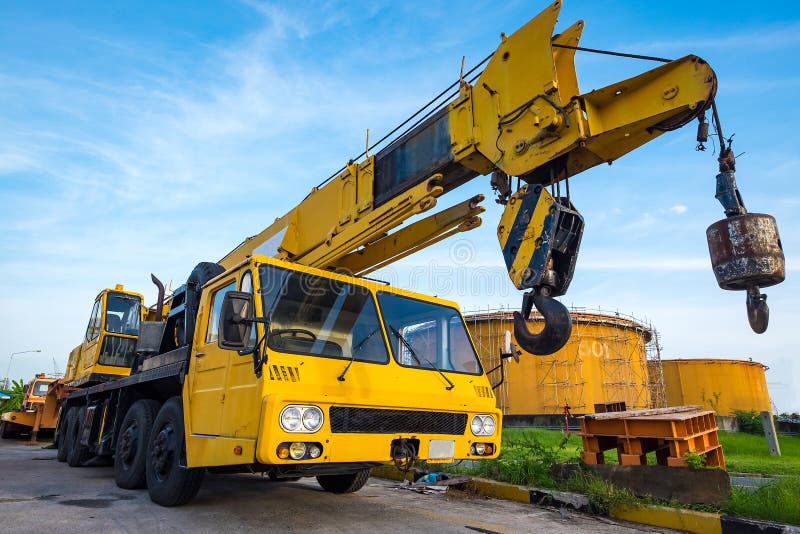 Mobiler Kran. stockbild. Bild von plattform, kran, groß - 3021785