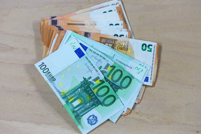 Geld mit Auto stockbild. Bild von auto, geld - 49417433