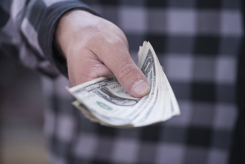 Hand mit Geld stockbild. Bild von wertsein, hand, angebot - 30882063