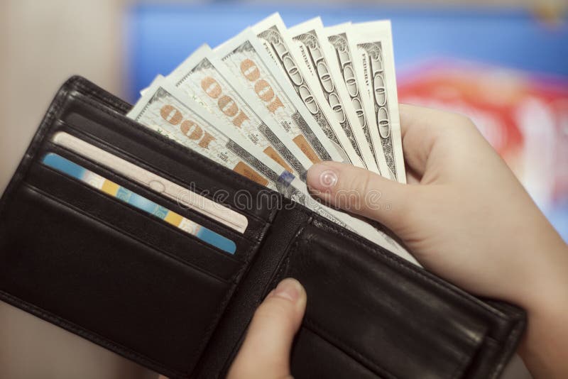 Hand mit Geld stockbild. Bild von wertsein, hand, angebot - 30882063