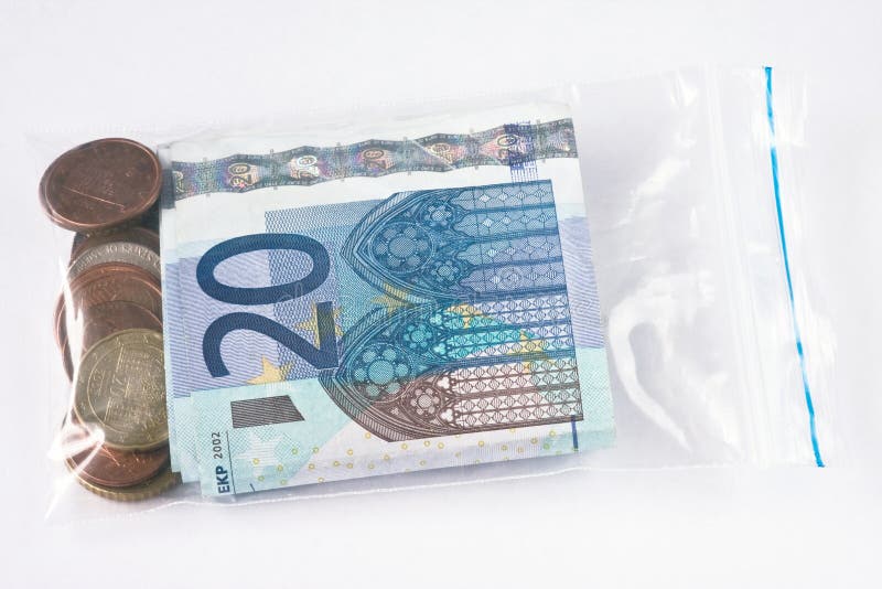 Geld in plastic zak stock foto. Image of europees, investering - 7246694