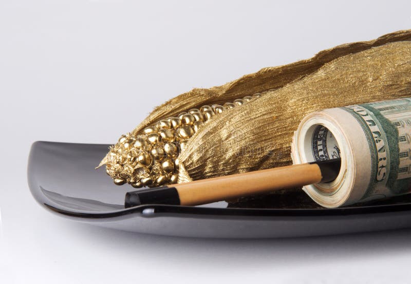 Geld und Gold stockbild. Bild von eleganz, finanzierung - 28759733