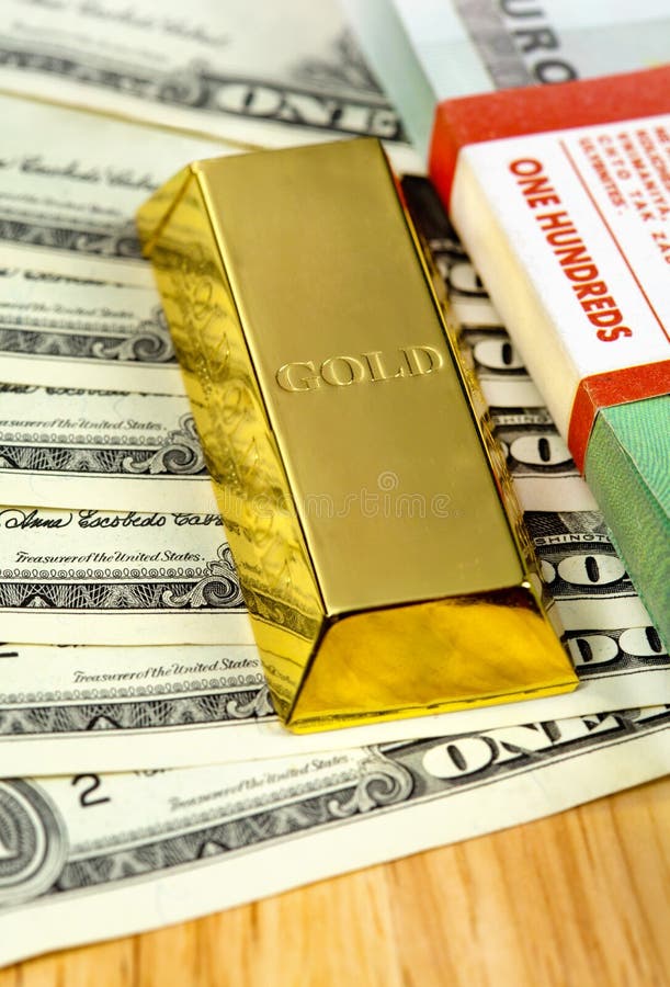 Geld- und Goldbarren stockbild. Bild von geld, euro, querneigung - 24366081