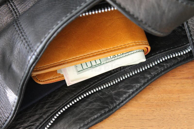 Geldbeutel mit Geld stockbild. Bild von tasche, fonds - 36091433