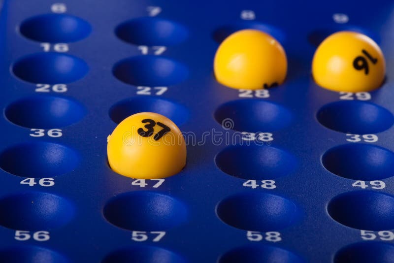 Bingowiel Met Genummerde Ballen Binnenin Stock Afbeelding - Image of ...