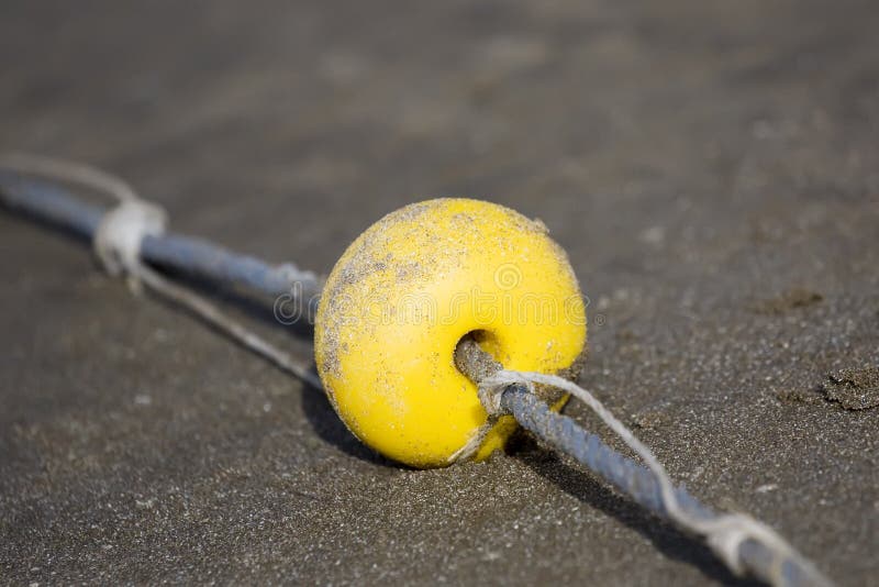 Gele Boei in De Hollandsche Ijssel Om Gevaar Te Karakteriseren Stock ...