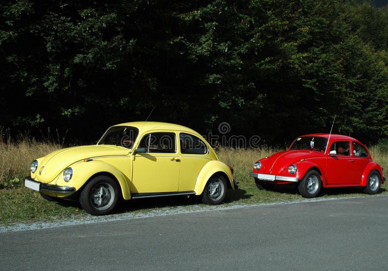 Gele en rode VWkevers stock afbeelding. Image of volkswagen - 2238483