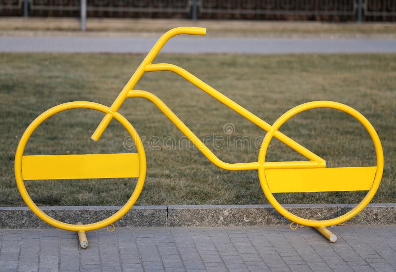 Gele Fiets stock foto. Image of stedelijk, wijnoogst - 47424626