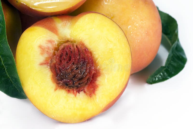 Gele Halve Perzik stock afbeelding. Image of perziken - 20450353