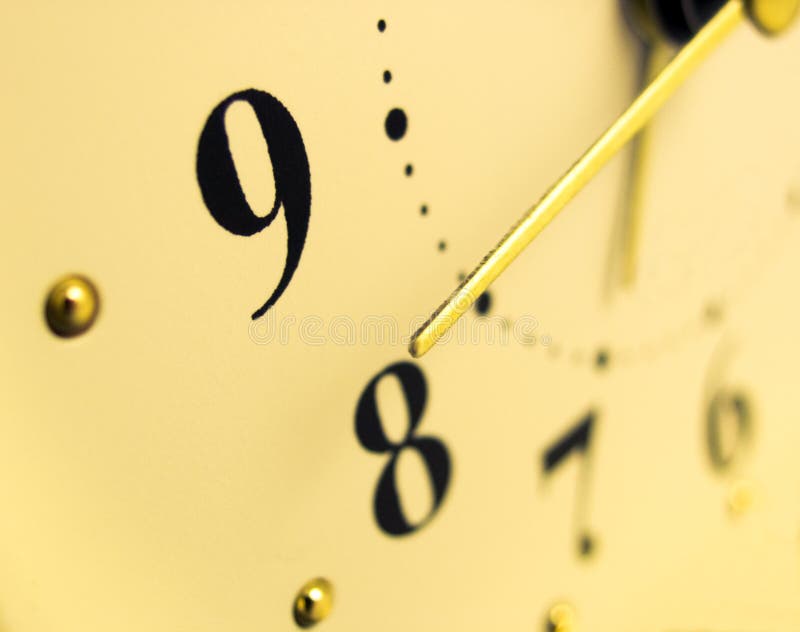 Gele klok stock afbeelding. Image of klok, bellen, notulen - 2156175