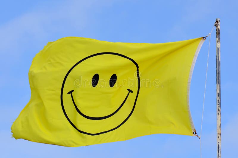 Gele Vlag Met Smileygezicht Stock Afbeelding - Image of hemel ...