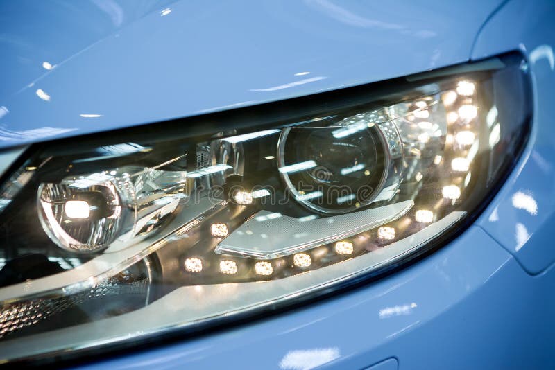 Geleide koplamp van auto stock afbeelding. Image of mening - 35922189