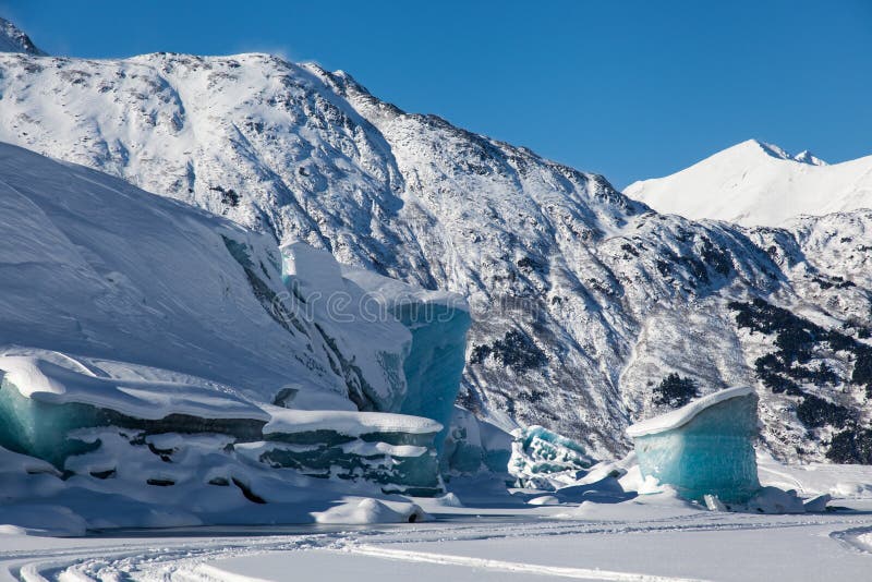 Gelo azul glacial foto de stock. Imagem de montanha, puro - 38310896