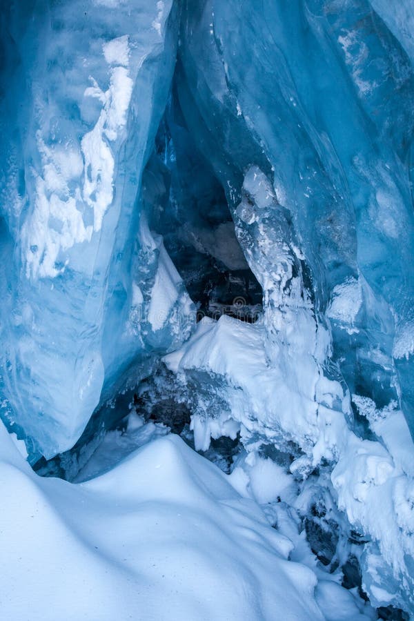 Gelo azul glacial imagem de stock. Imagem de fresco, derretimento ...