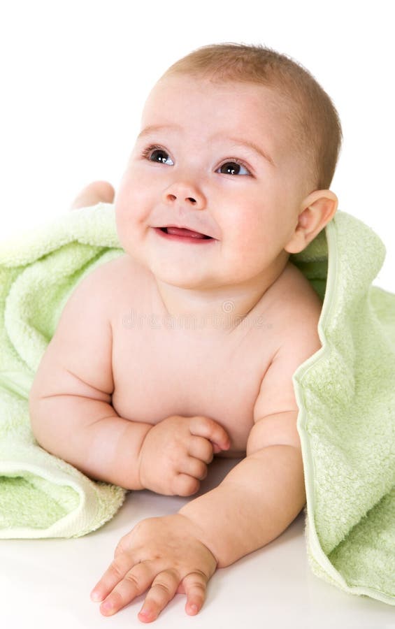 Gelukkige Baby Met Handdoek Stock Afbeelding - Image of emotie, geluk ...