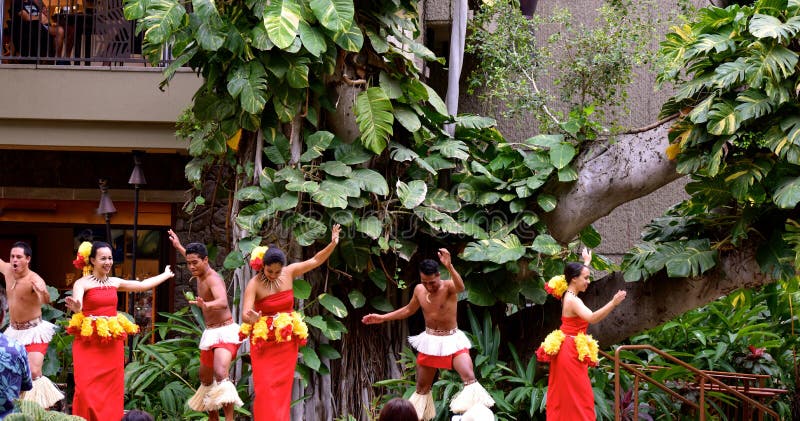 Samoan Dansers Voeren Het Traditionele Dansen Uit Redactionele Stock ...