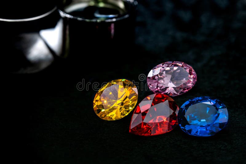 Gemas De Gema De Zafiro Natural En Negro Foto de archivo - Imagen de ...