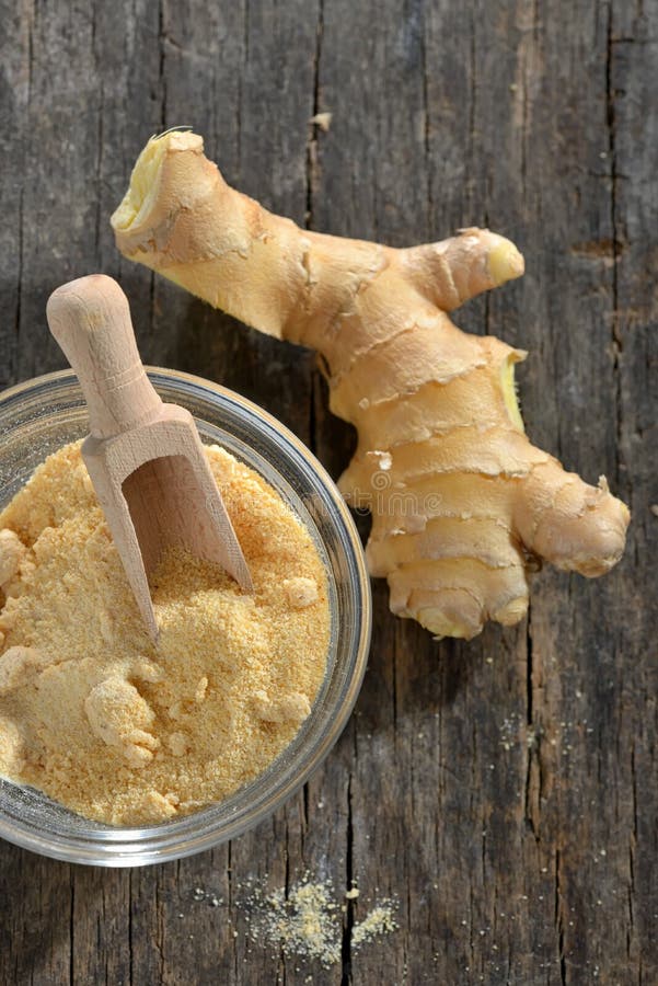 Gemberwortel En Gemalen Gemberkruid Stock Foto - Image of aroma, gezond ...