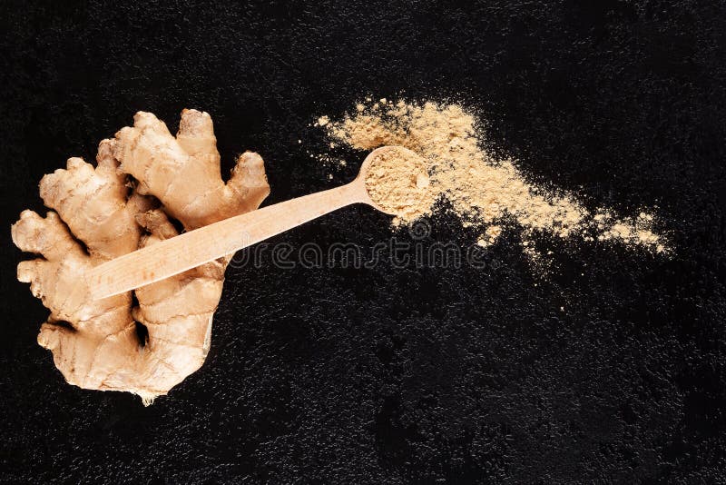 Gemberwortel En Gemberpoeder Stock Afbeelding - Image of ruimte, poeder ...