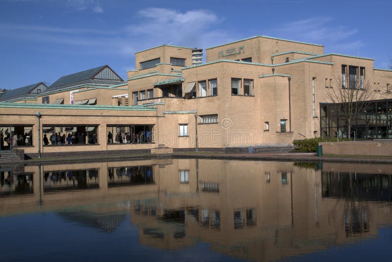 Gemeentemuseum Den Haag redactionele foto. Image of groot - 50389141