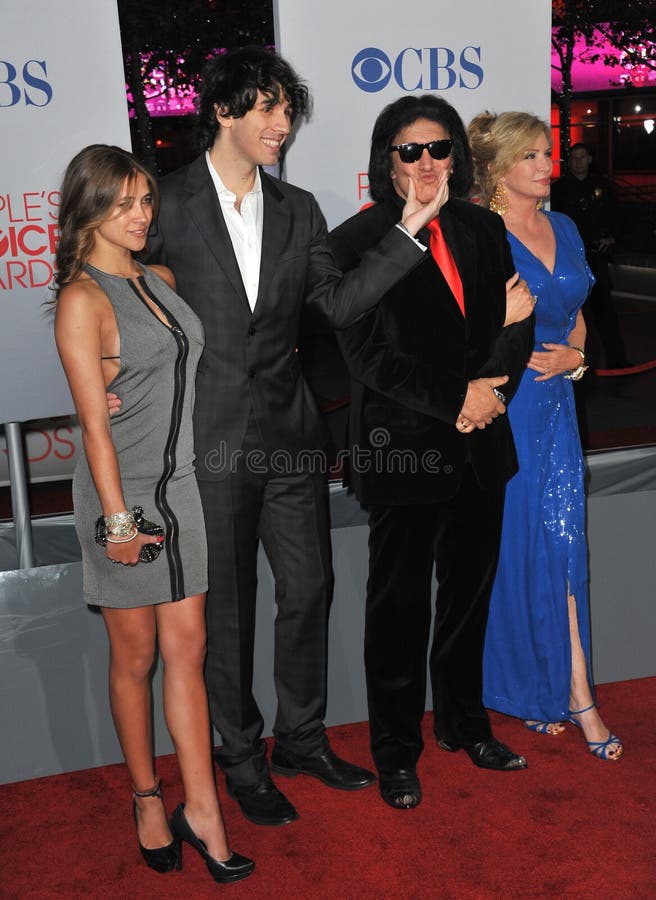 Gene Simmons & Shannon Tweed & Nick Simmons & Rochelle Hathaway ... Gene Simmons & Shannon Tweed & Nick Simmons & Rochelle Hathaway ...