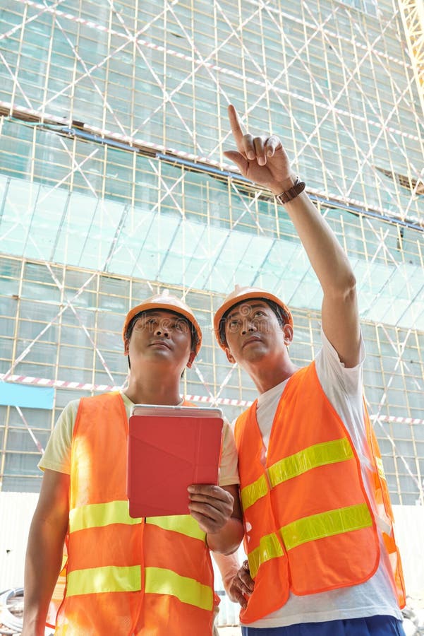 General Contractor Explaining Plan of Work Stock Photo - Image of ...