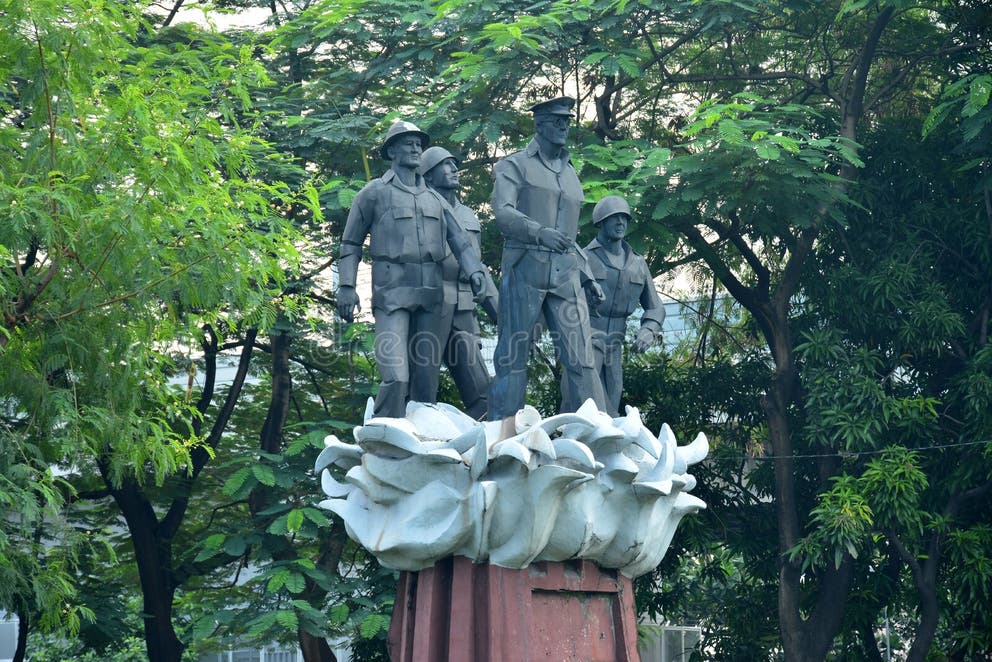 General Douglas MacArthur Monument in Manila, Philippines Editorial ...