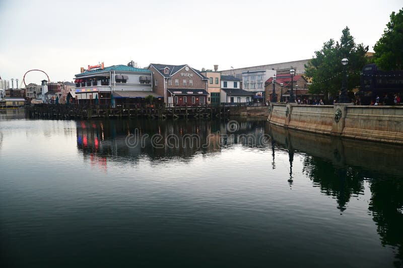 General View of the Lake and Buildings in Universal Studios Editorial ...