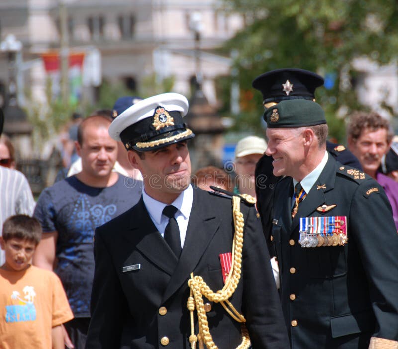 General Walter Natynczyk Ed Ammiraglio Thibault Immagine Stock ...