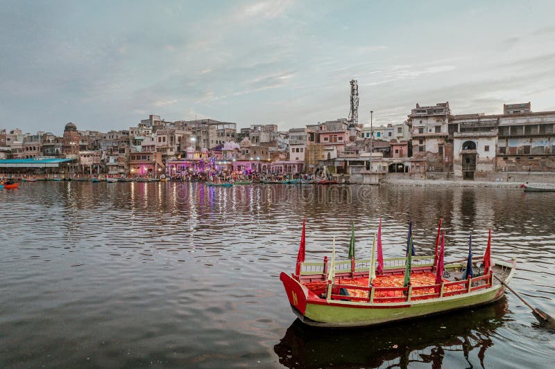 Mathura, Uttar Pradesh India: Scene of Vishramghat at Yamuna River Ghat ...