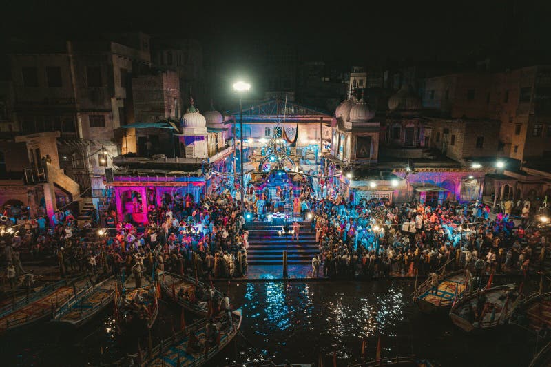 Mathura, Uttar Pradesh India: Scene of Vishramghat at Yamuna River Ghat ...