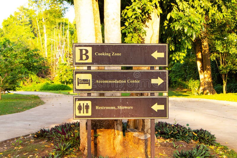 Brown Empty Wooden Route Signs Blank Same Pattern Isolated White ...