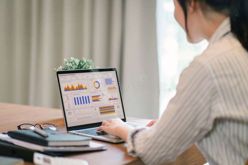 Advisor Financial Business Analytics Woman Team Analyzing Data Charts ...