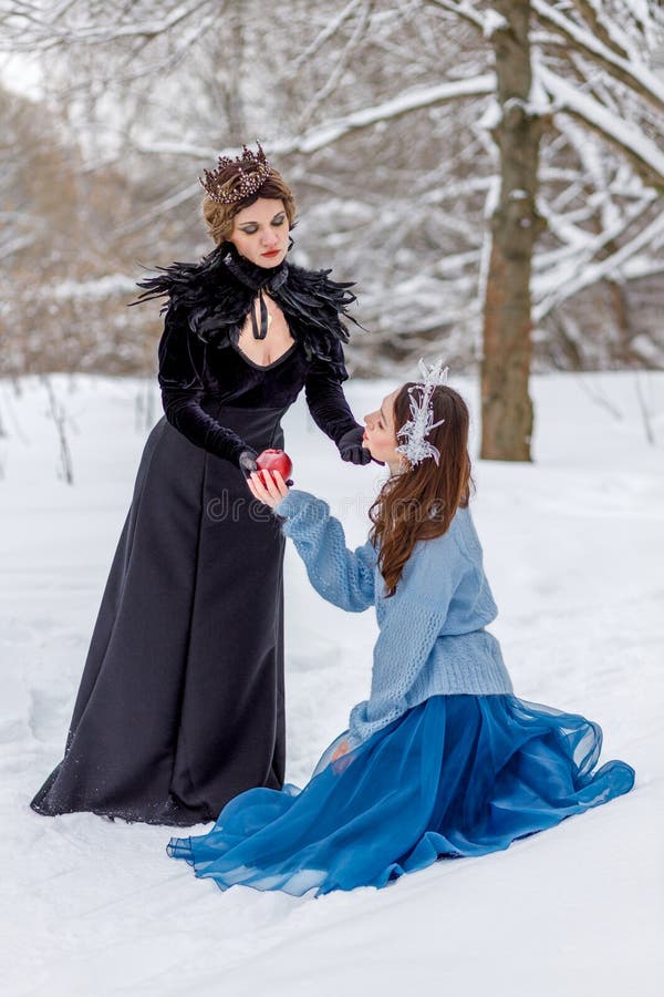 The Dark Queen Gives Snow White a Poisoned Apple, the Witch and ...