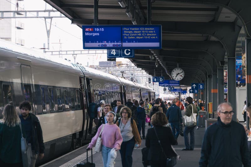 Geneva Cornavin Railway Station Platform Editorial Photography - Image ...
